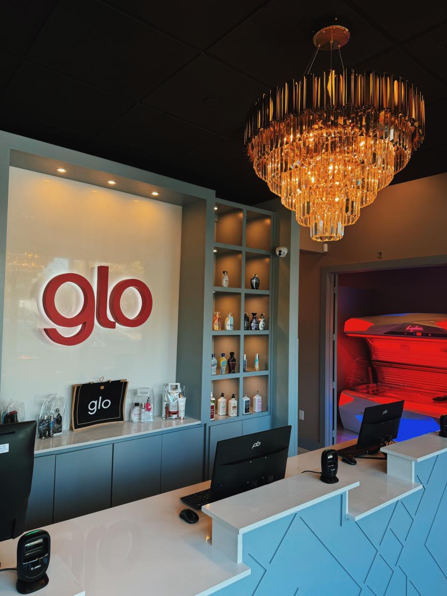 It’s Officially Spray Tan Season & Glo Tanning Uptown Has You Covered