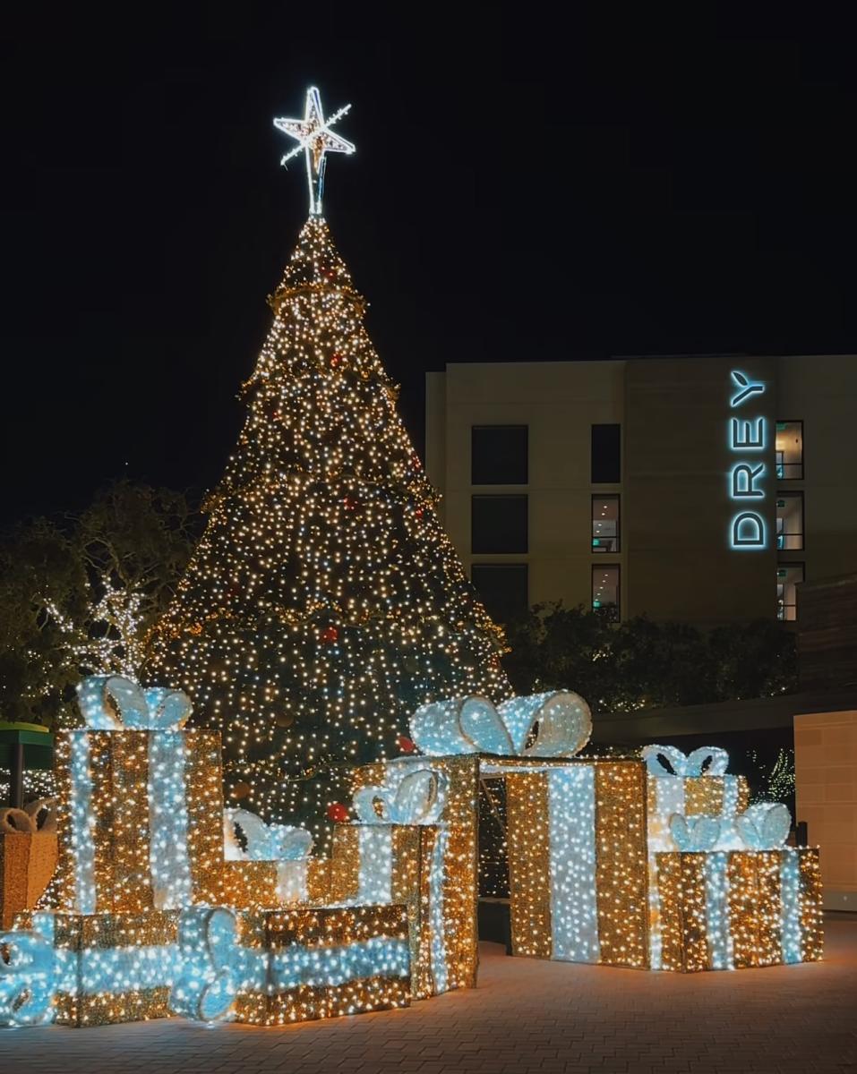 DFW Holiday Markets & Festive Shopping Nights To Visit This Season
