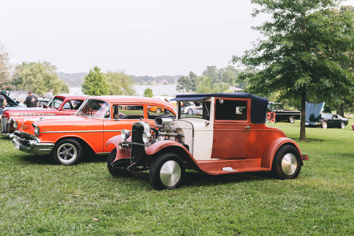 Cruisin' the Heartland: A Classic Car Enthusiast's Dream