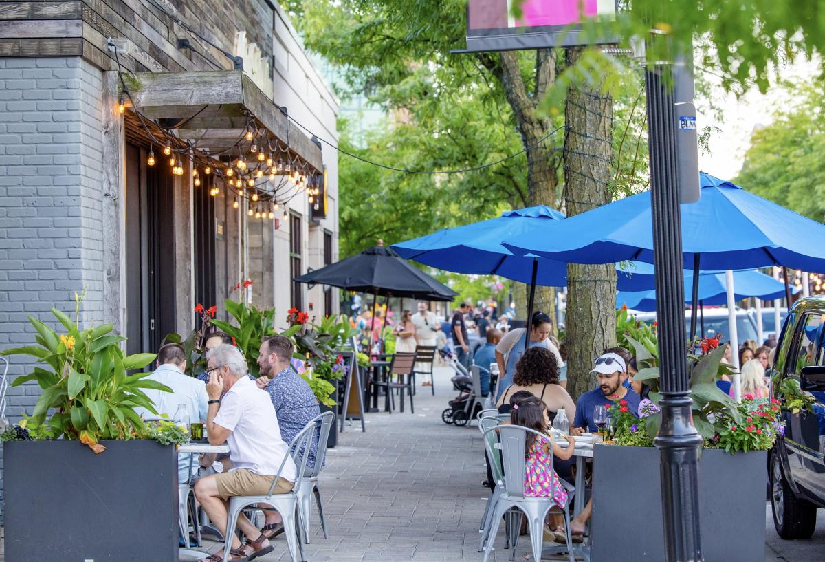 Outdoor Dining in Elmhurst