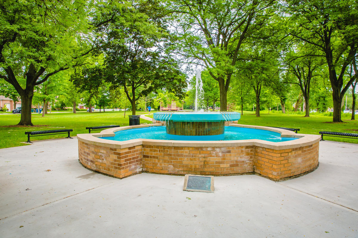 Bicentennial Fountain | Explore Elmhurst, IL