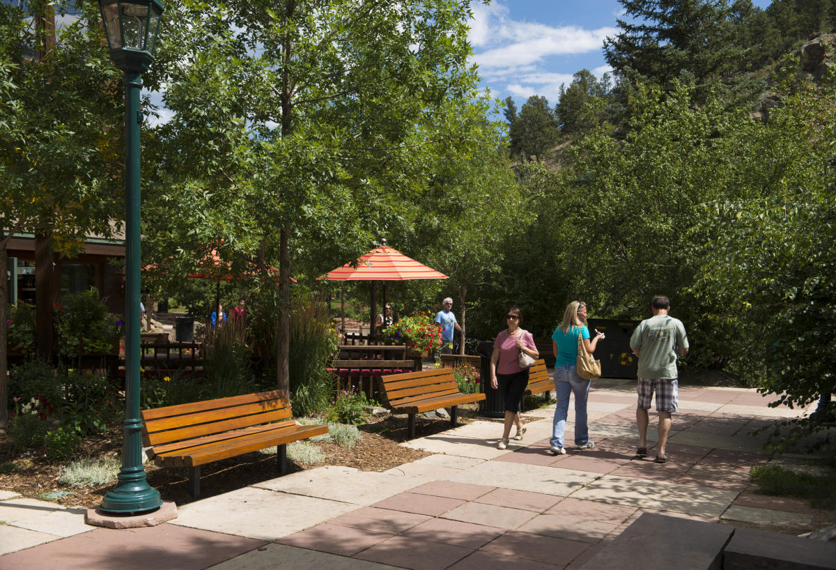 Riverwalk in Estes Park, CO | Restaurants, Bars & Shops