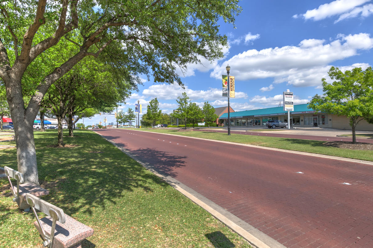 Camp Bowie District in Fort Worth | Find Shopping & Restaurants