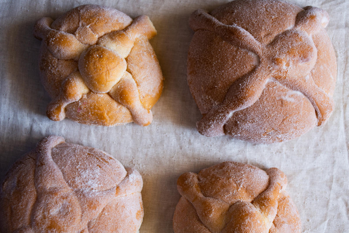 Pan de Muerto y Dia de los Muertos