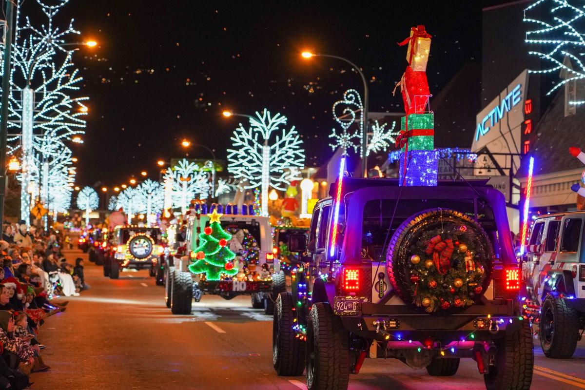 Gatlinburg’s 47th Annual Fantasy of Lights Christmas Parade a Holiday Hit