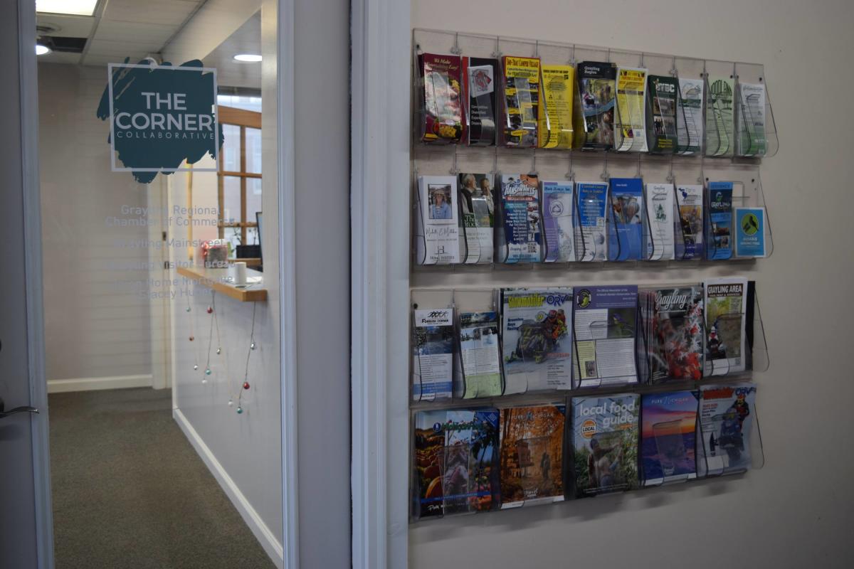 Maps & Brochures