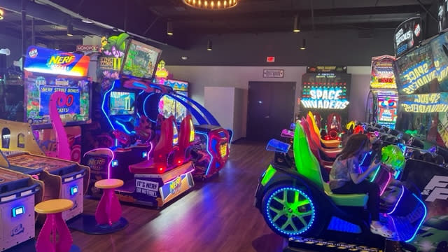 Pinheads Entertainment in Brownsburg, IN | Luxury Arcade
