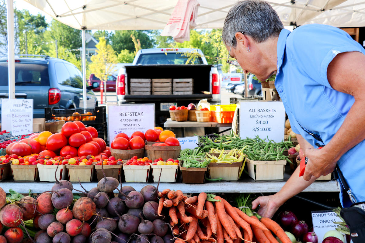 Farmers Market | Fresh & Local Shopping in Downtown Holland, Michigan