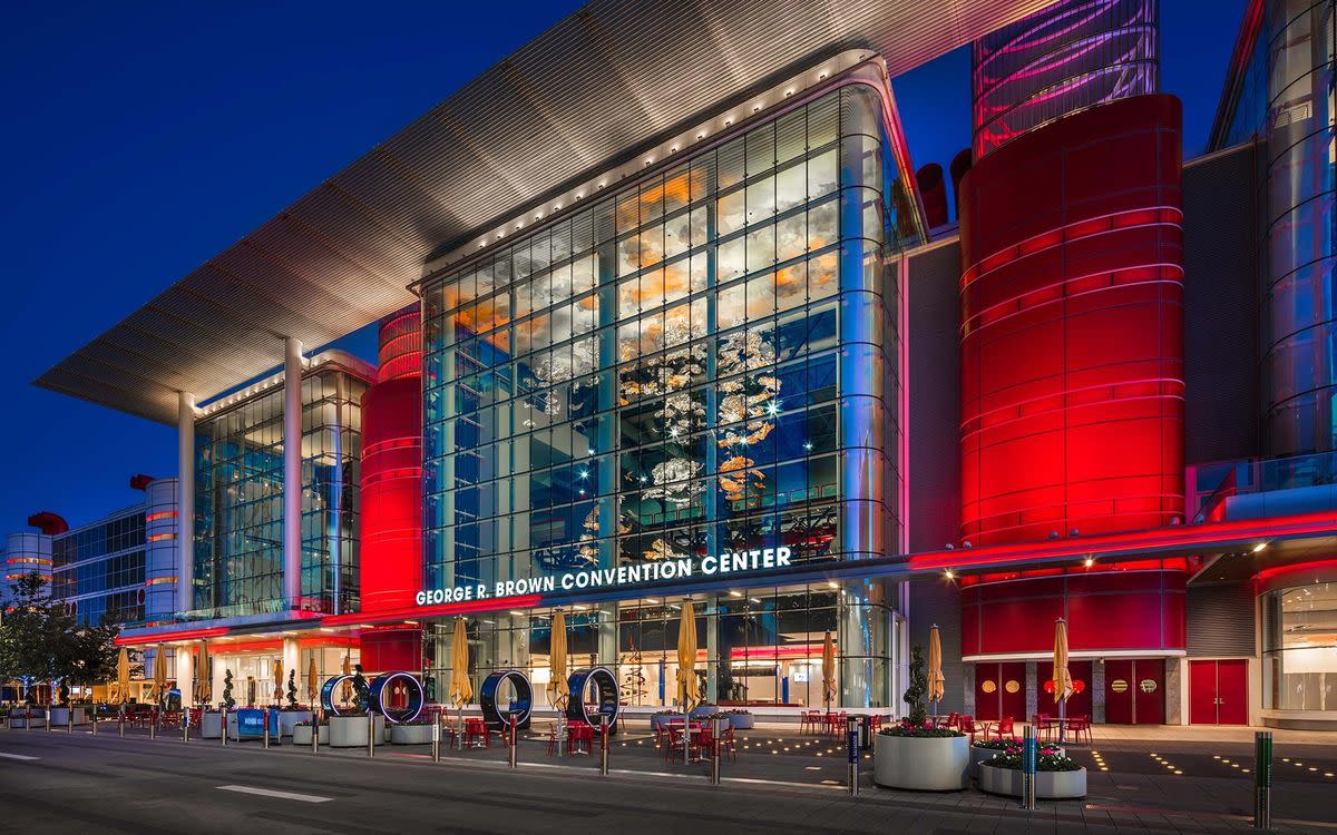 Business Travelers: What To Do Around GRB Convention Center