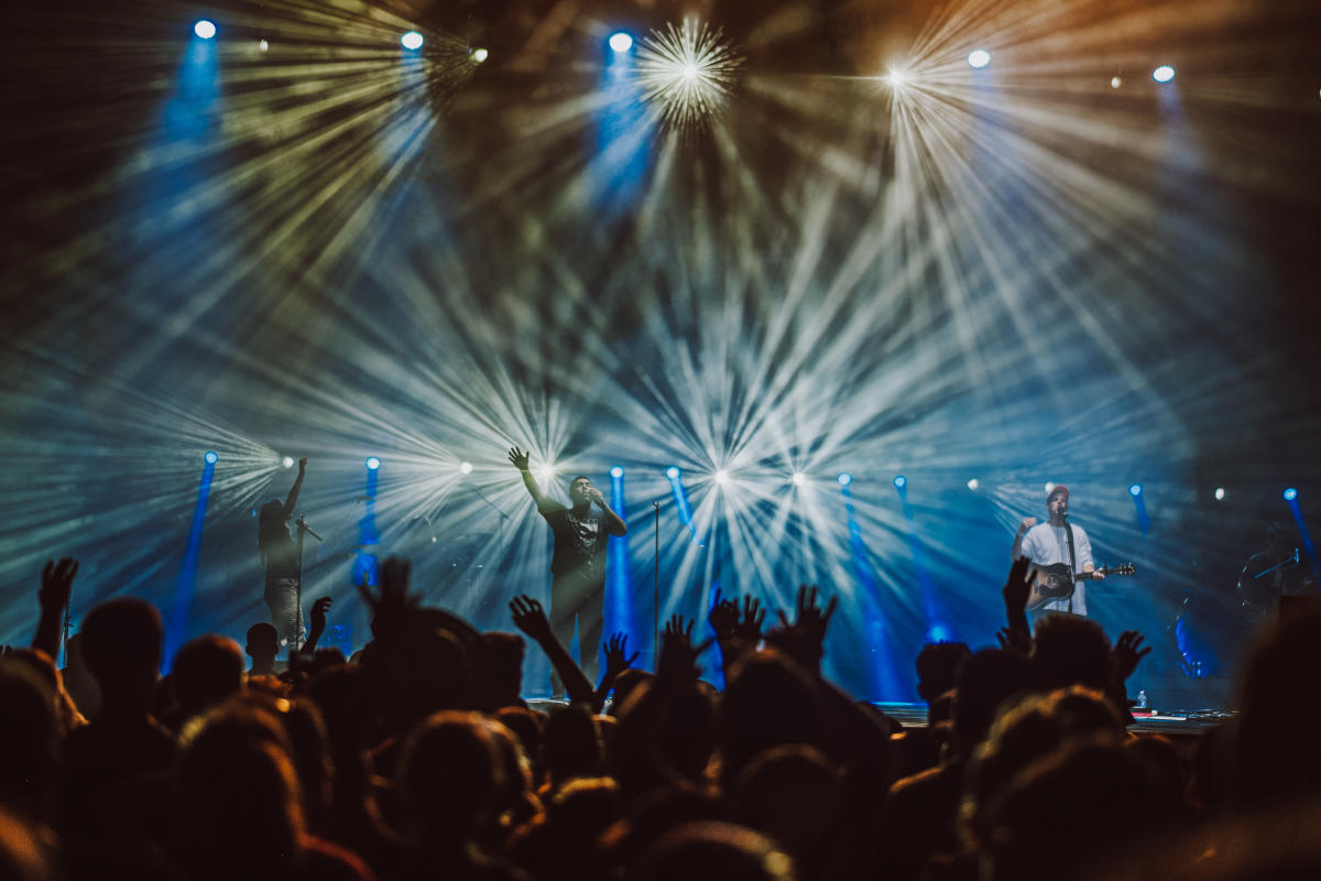 Live Music & Performances