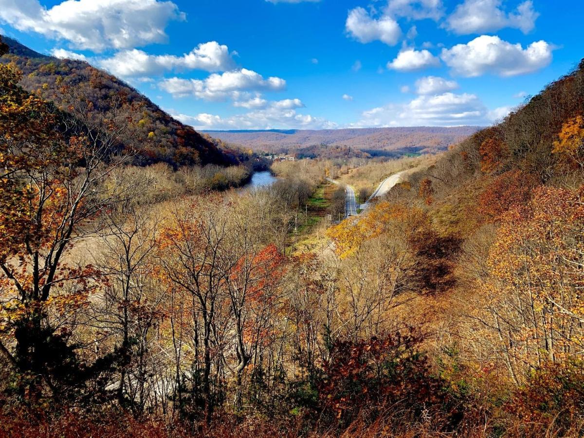 A Hiker’s Guide to Fall Foliage in the Raystown Lake Region