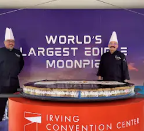 Total Eclipse in the Park witgh World's Largest Edible Moon Pie Takes ...