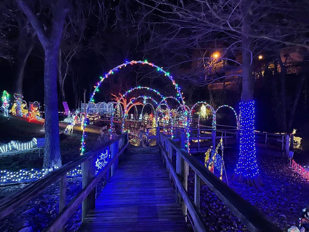 Christmas Lights In Kansas | Free Displays & Music