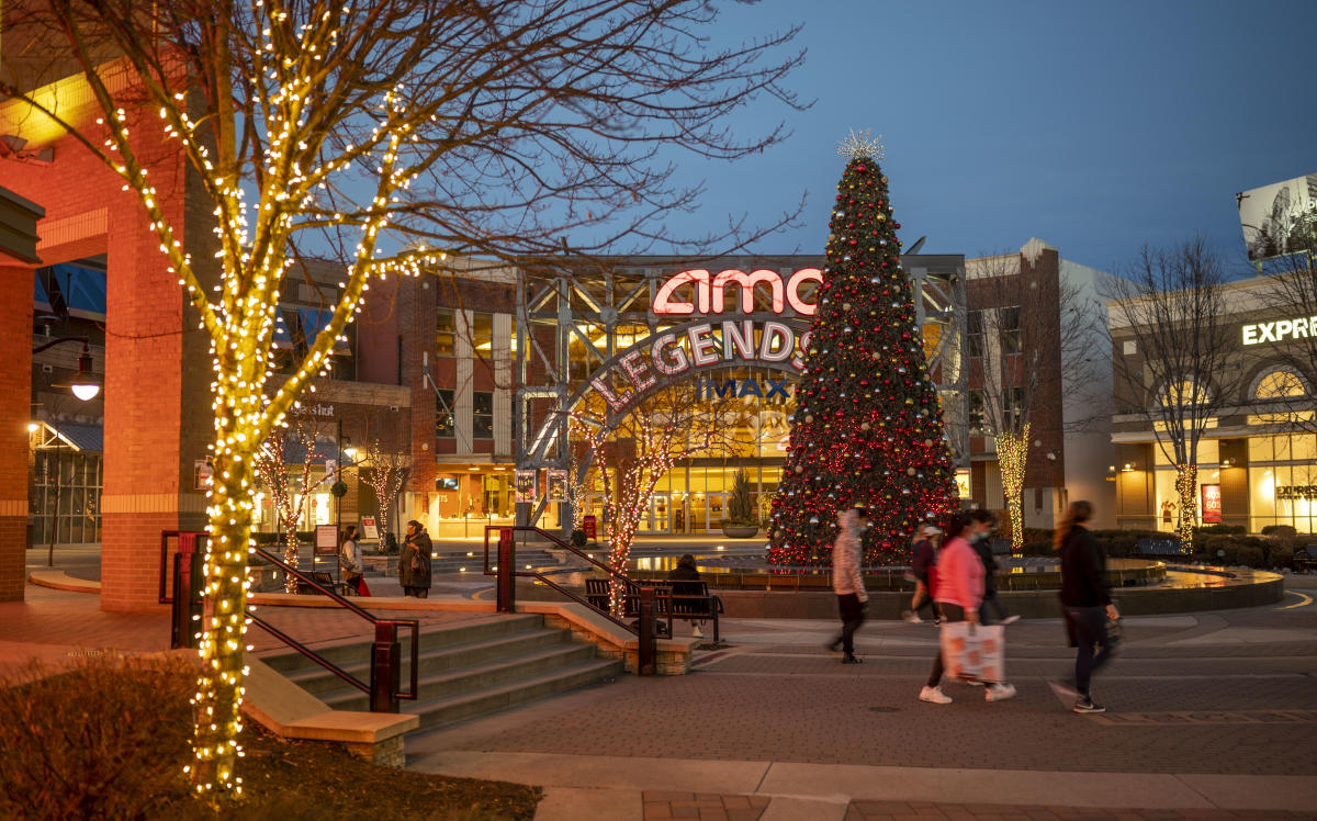 Things to Do | Holiday Shopping at Legends