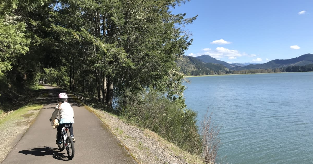 Family Cycling The Row River Trail | Eugene, Cascades & Coast