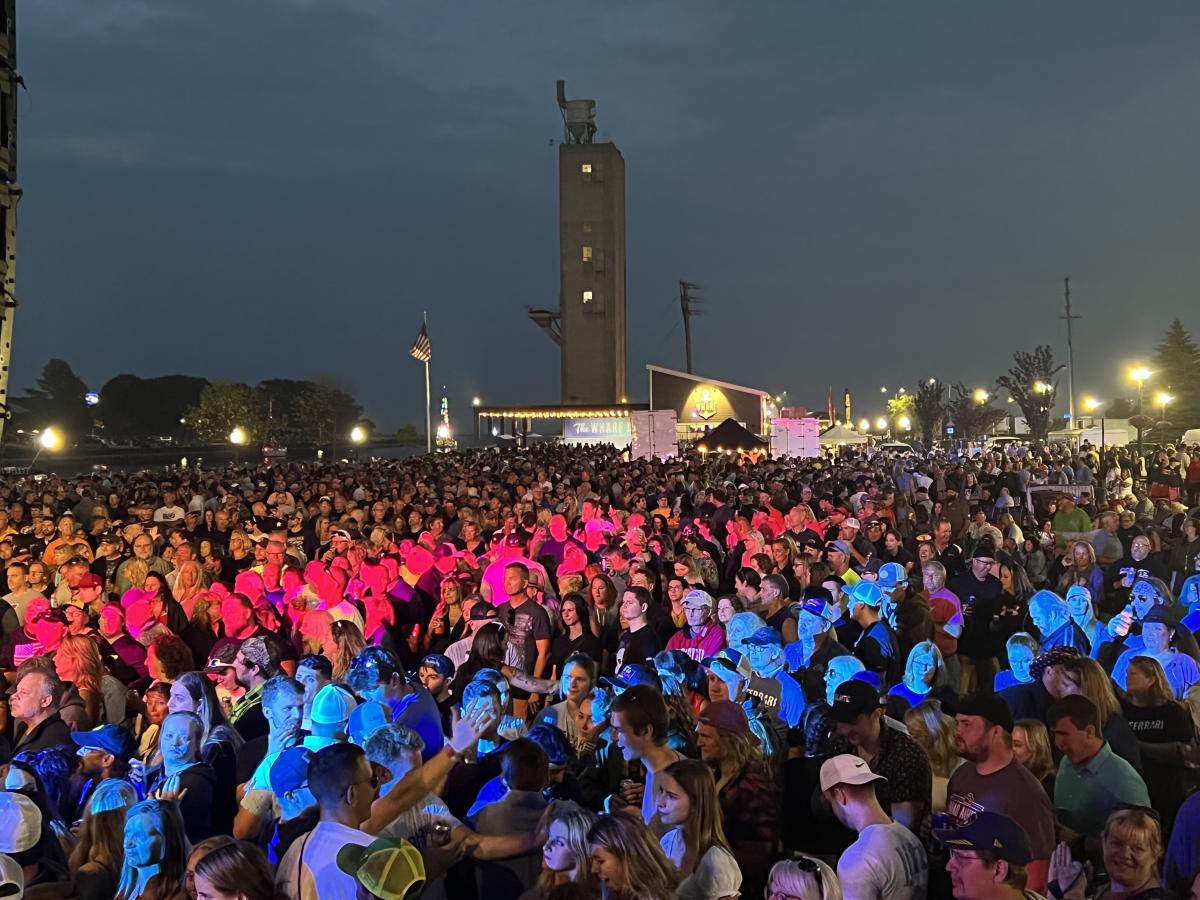 Things To Do in Manitowoc at Night | Bars, Live Music & Shows