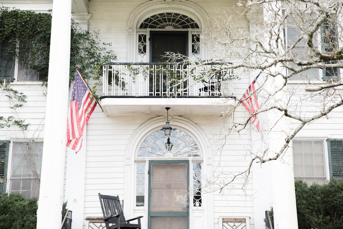10 Fantastic Fanlight Entryways