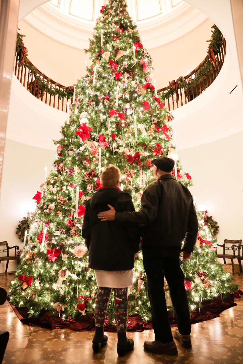 New York Post includes Milledgeville in Christmas tree displays across ...