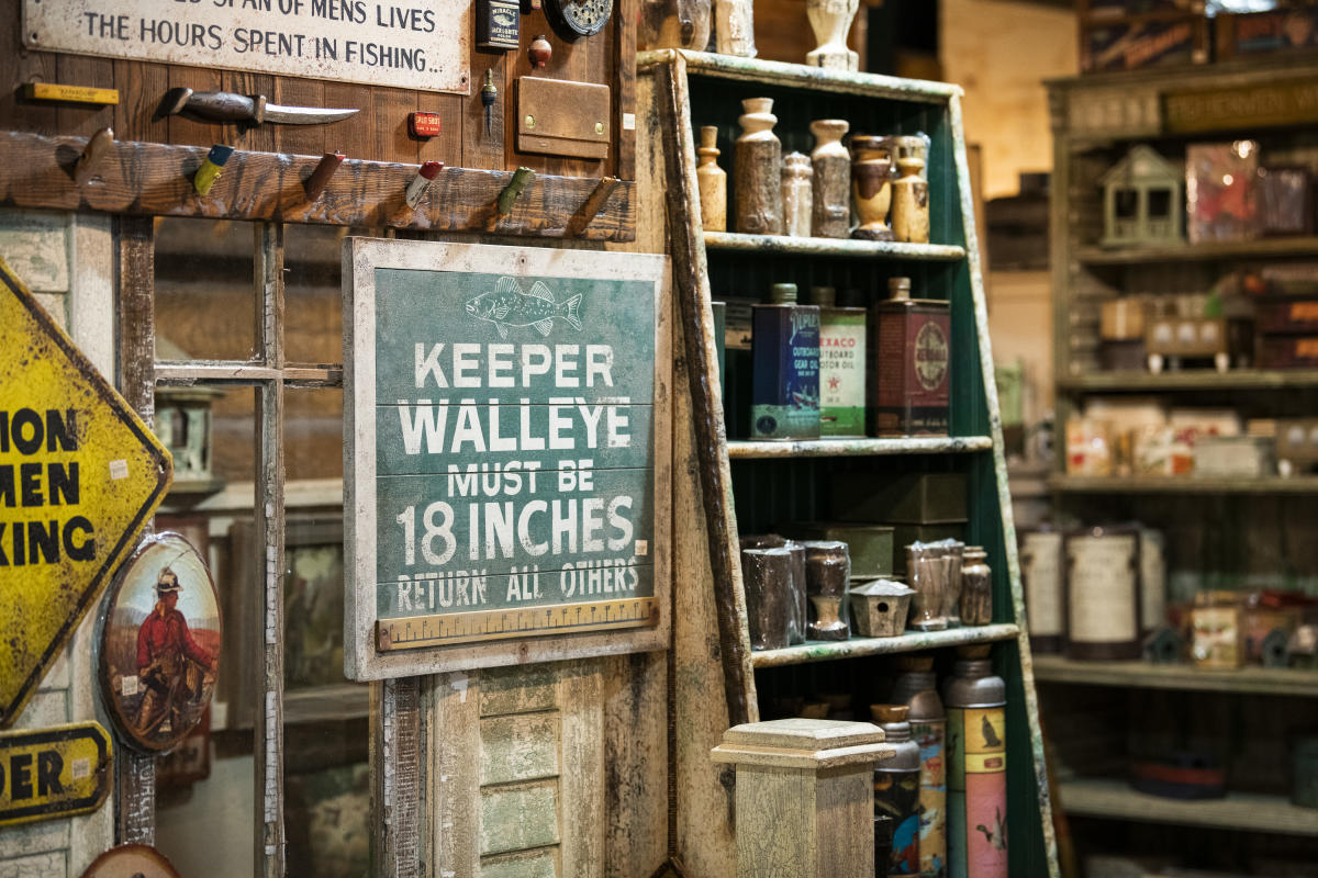 Unique Decor & Antique Stores in Minocqua | Collectibles