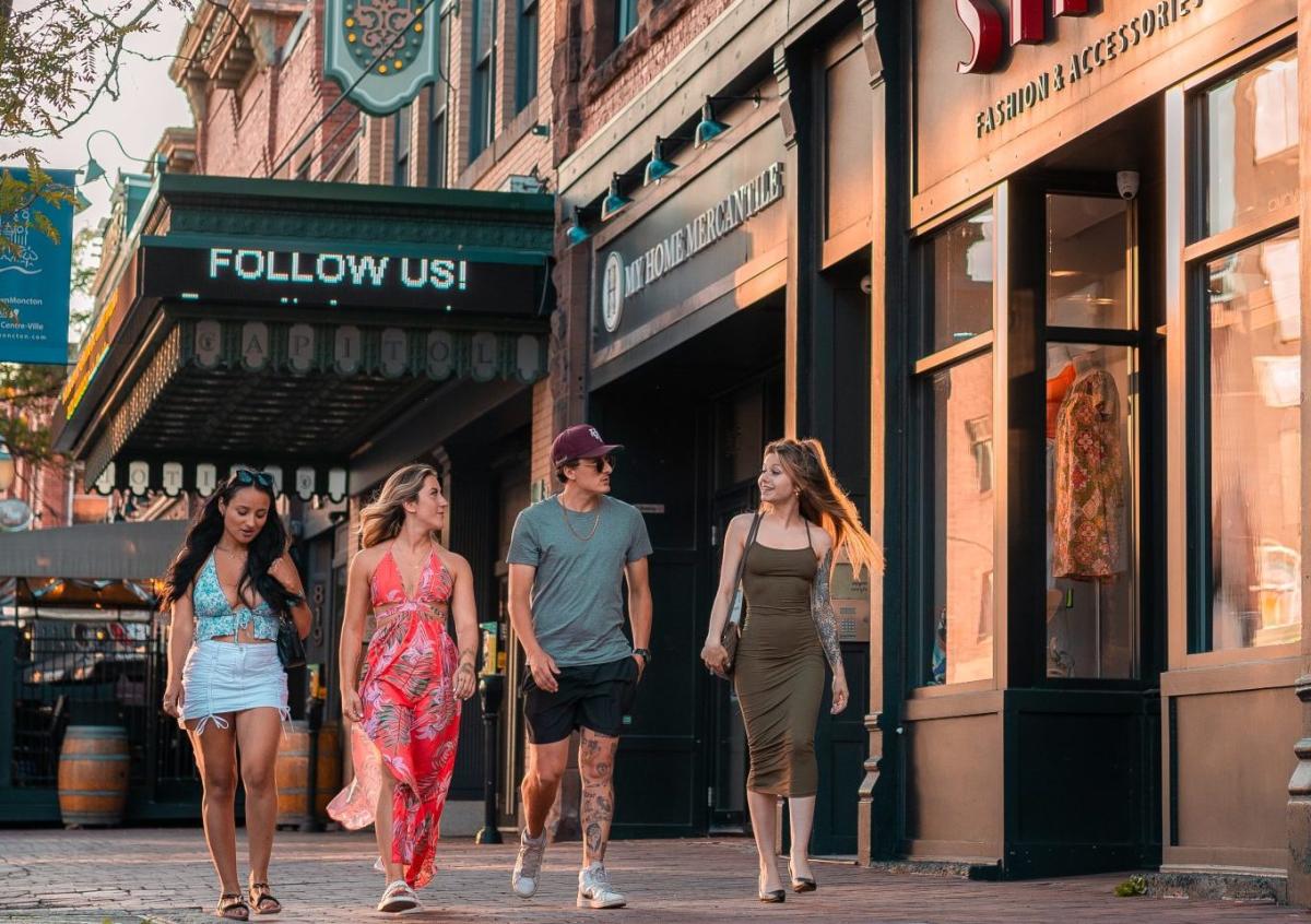 Ready for urban vibes and endless activities? Let’s explore!