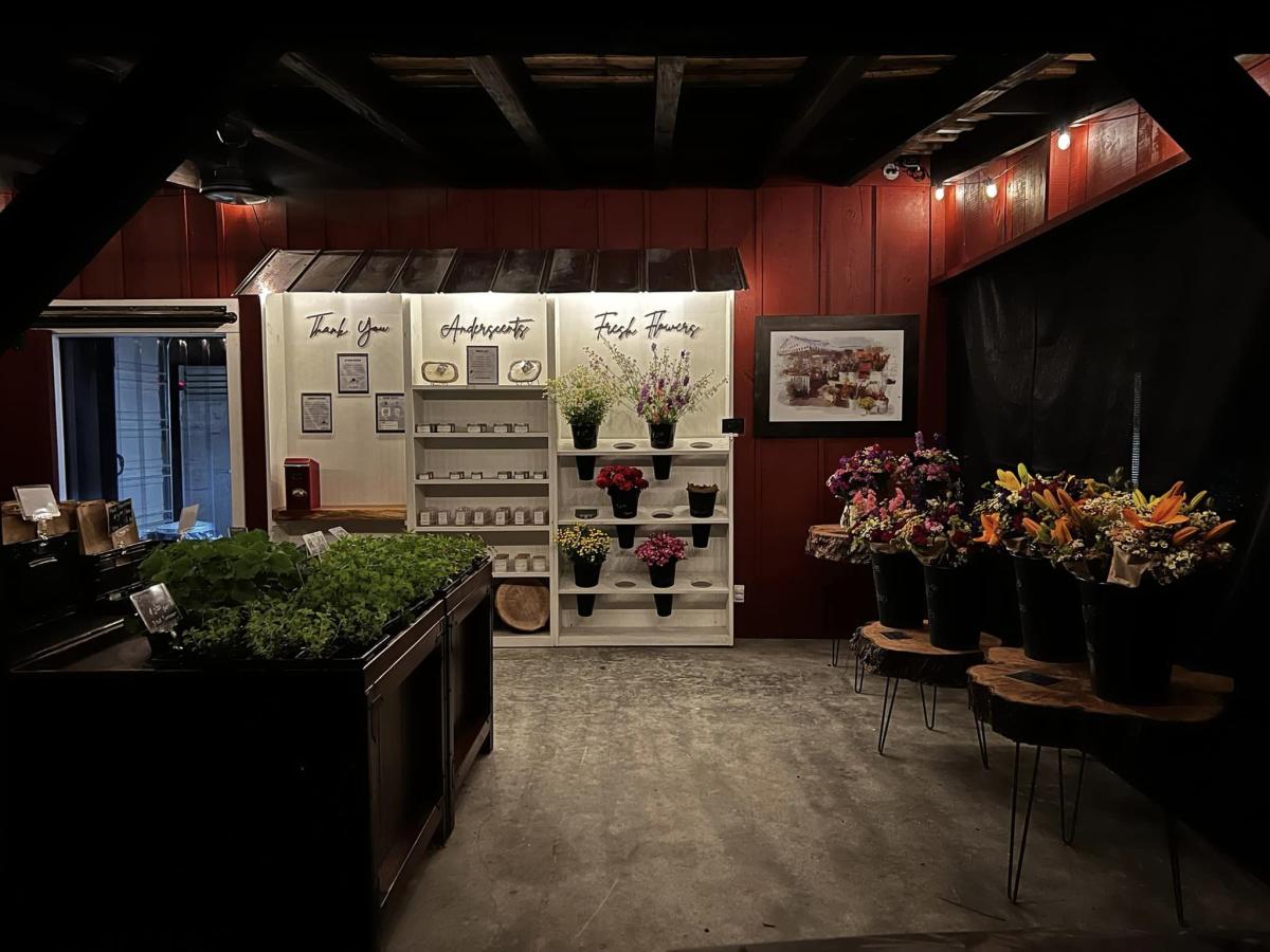 Farmers' Market, Farm Markets & Roadside Stands