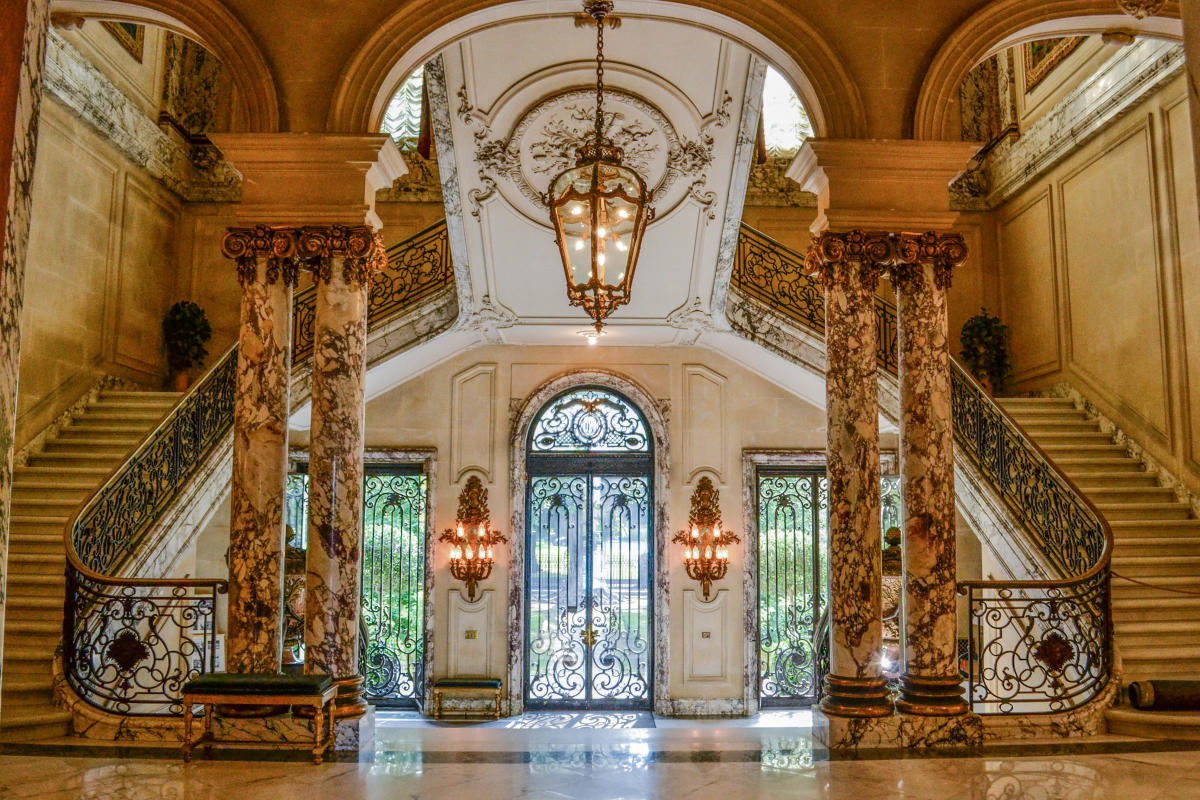 Mind Your Manors | Discover Newport