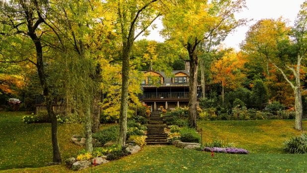 Top Places to Stay for Fall Foliage in New York | Hotels & Inns