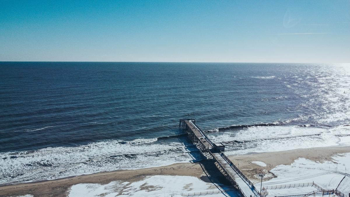 winter beach profile