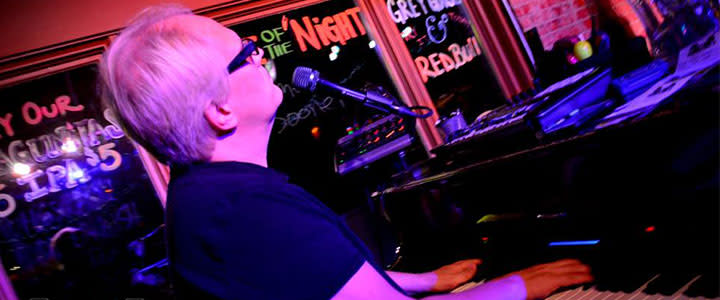 A Night Out at Michael Murphy's Dueling Piano Bar