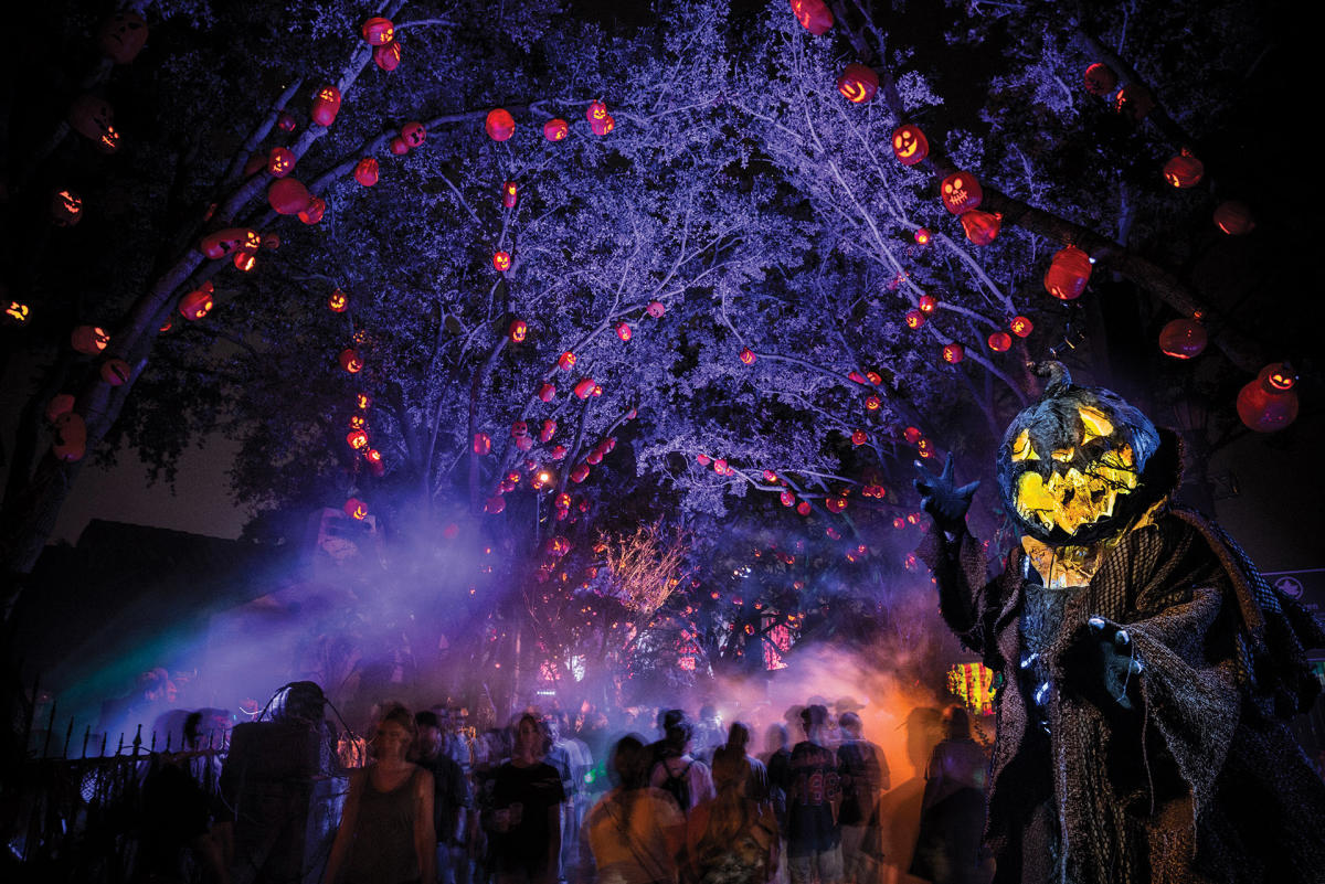 Halloween Horror Nights: Houses, Scarezones and Survival Tips for HHN 2026