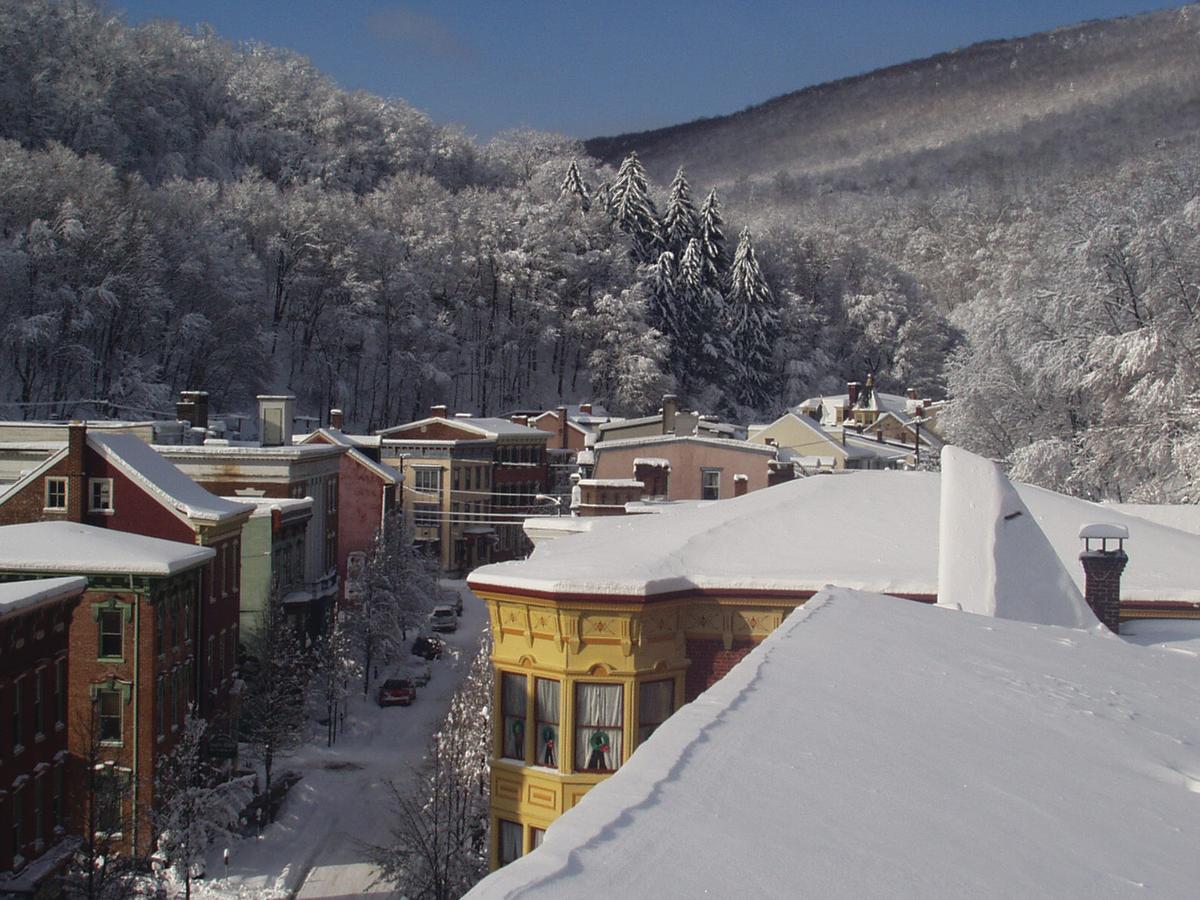 Winter Day Trips in the Poconos | Skiing, Spas & Water parks