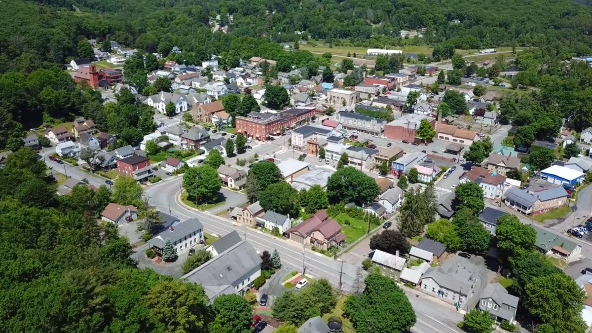 Downtown Hawley in Poconos | ShDowntown Hawley in Poconos | Shopping ...