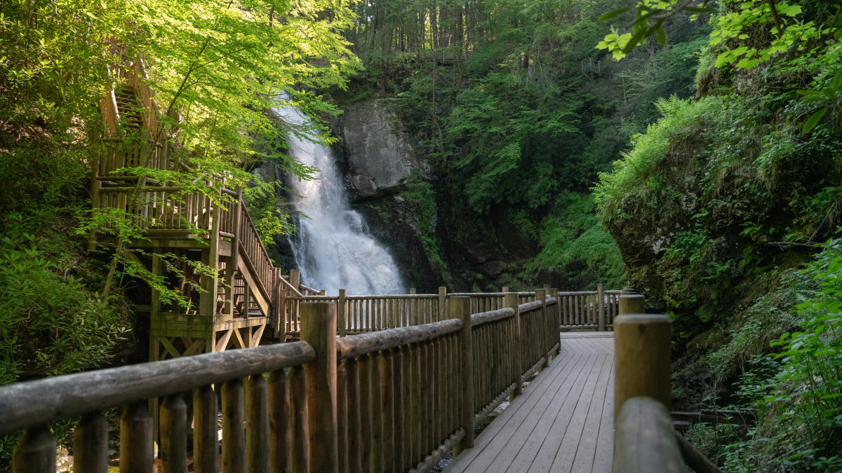 7 Gorgeous Poconos Waterfalls You Need to See