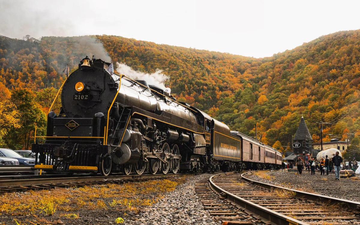 Scenic Fall Foliage Train Rides in the Poconos