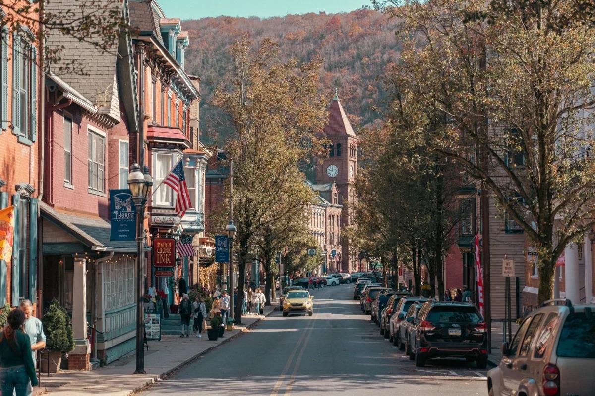 9 Best Quaint & Cozy Pocono Towns to Visit in the Fall