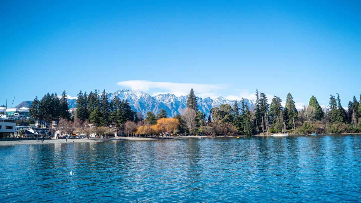 Five Top Walks in Queenstown with Lake Views