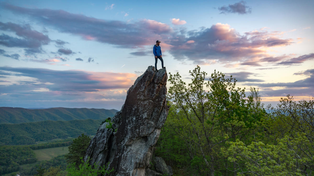 Hiking Dragon's Tooth Trail | Roanoke, Virginia