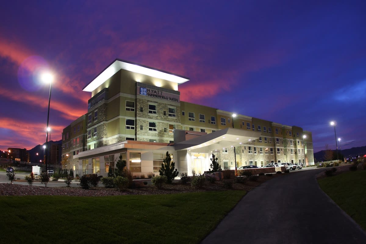 Sandy Hotels & Lodging