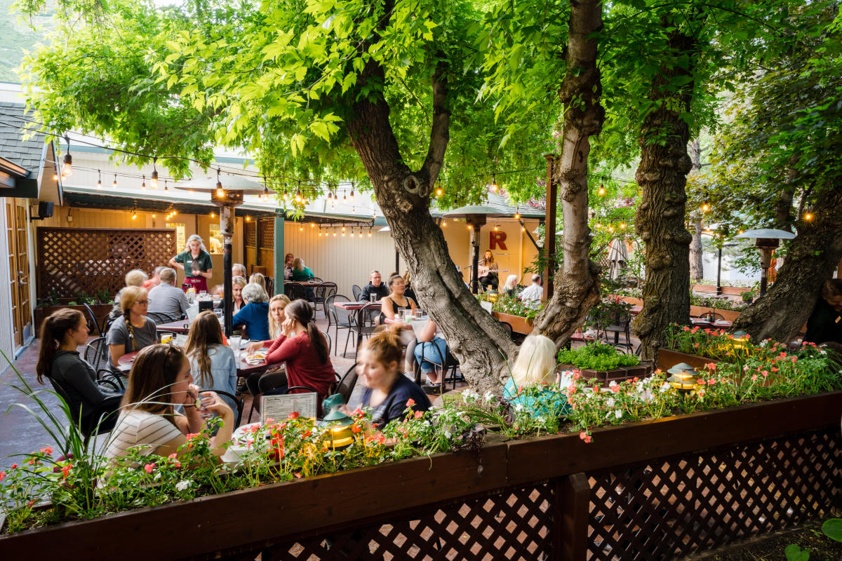 Restaurants Near The University of Utah | Bakeries & Pubs