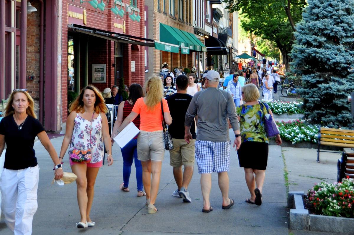 Shopping Night in America - April 1, 2020