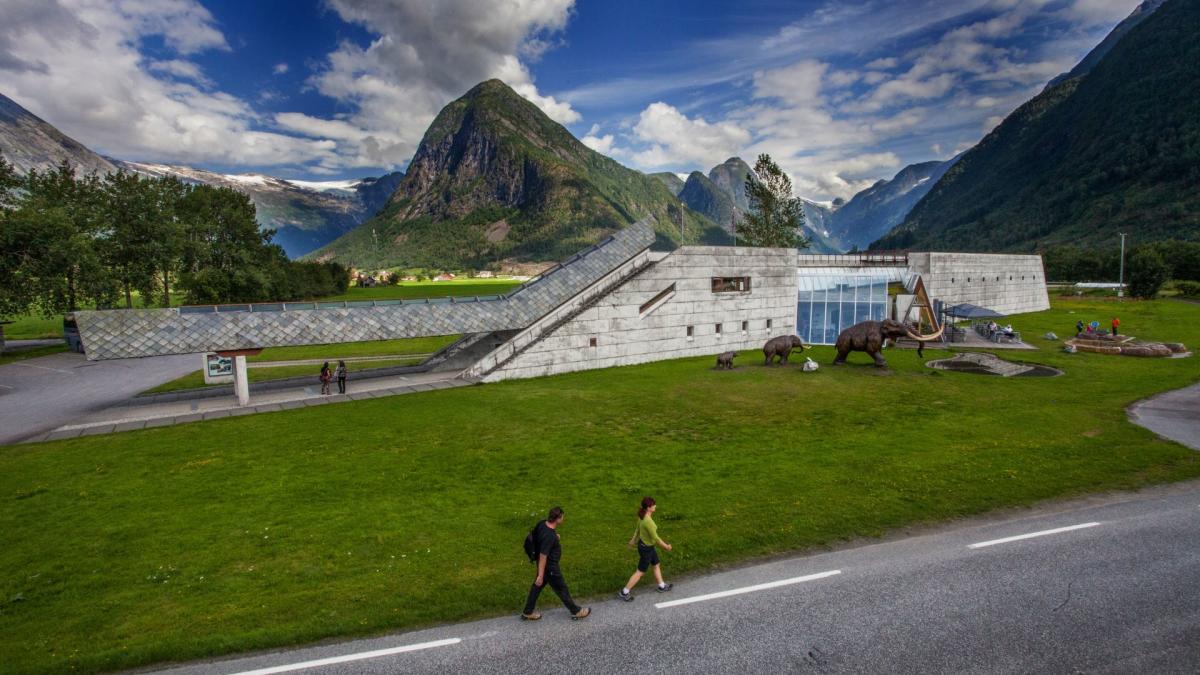 Activities and attractions in Fjærland