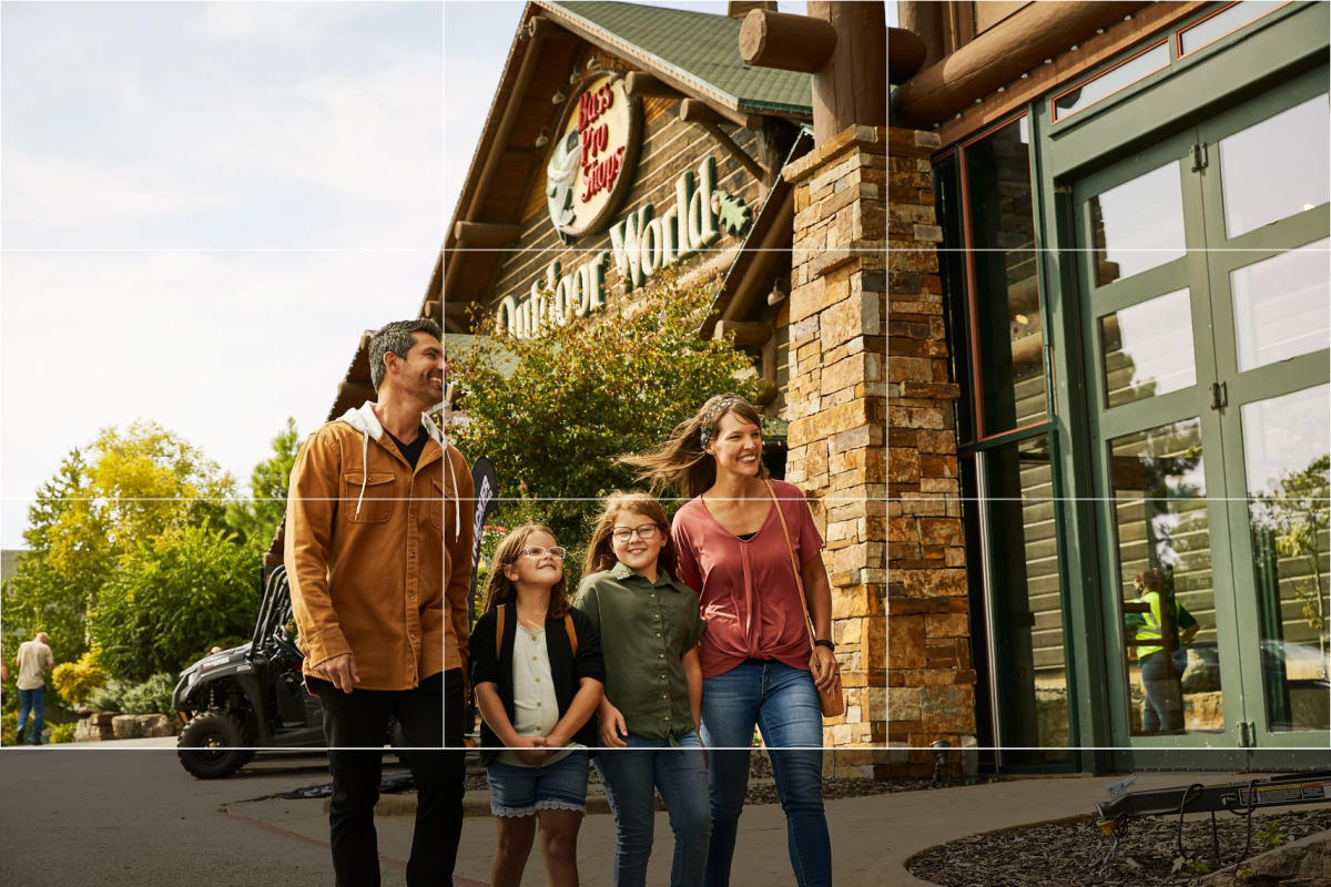 Big Game Exhibit on Display at Bass Pro Shops®