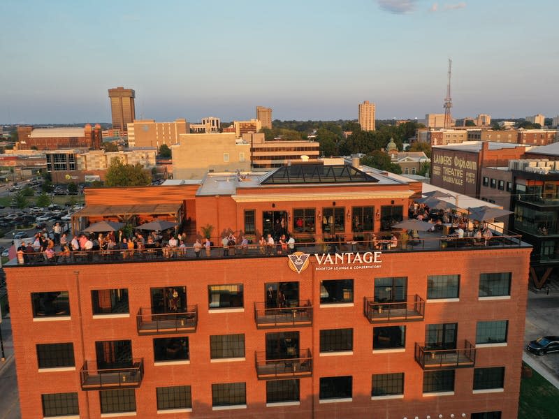 You Have To Visit Vantage Rooftop Lounge In Springfield