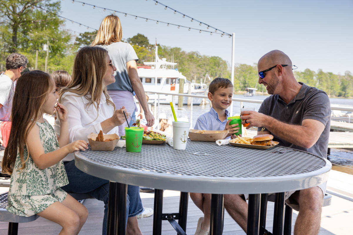 Outdoor Waterfront Dining | Northshore Restaurants Guide