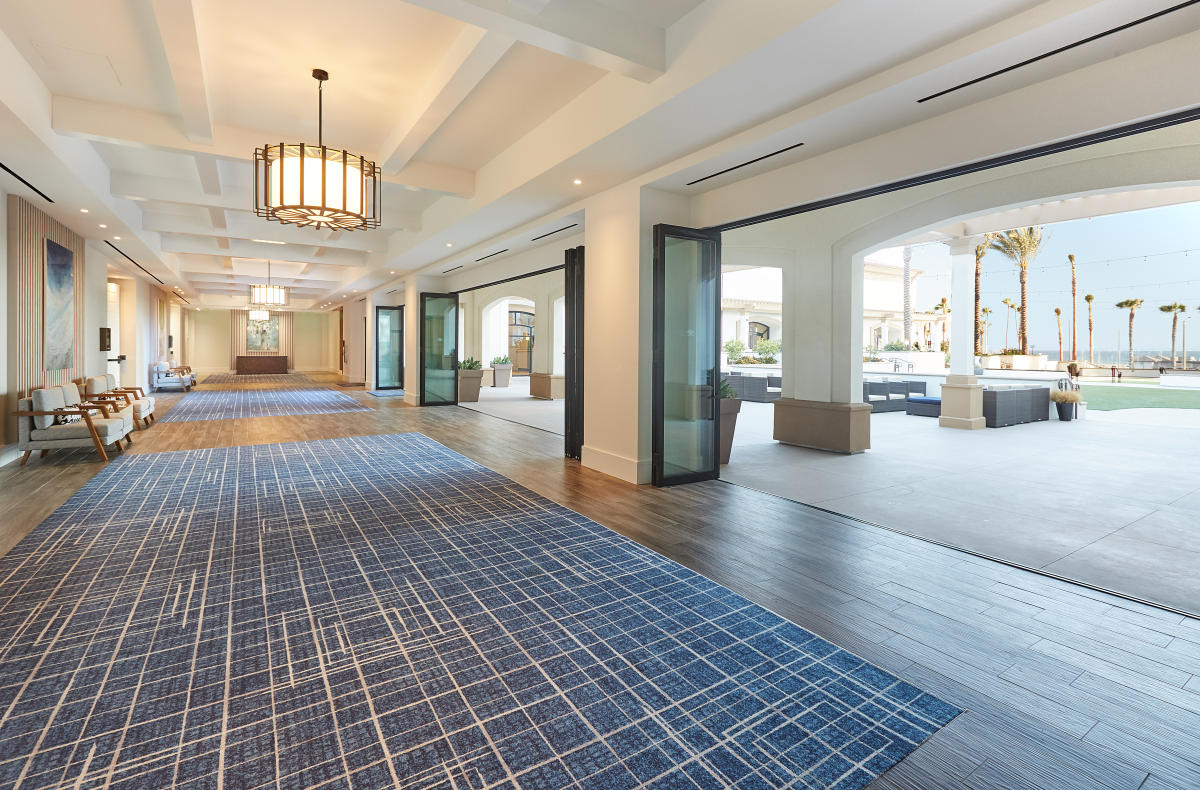 Waterfront Beach Resort in Huntington Beach | Hilton Hotel