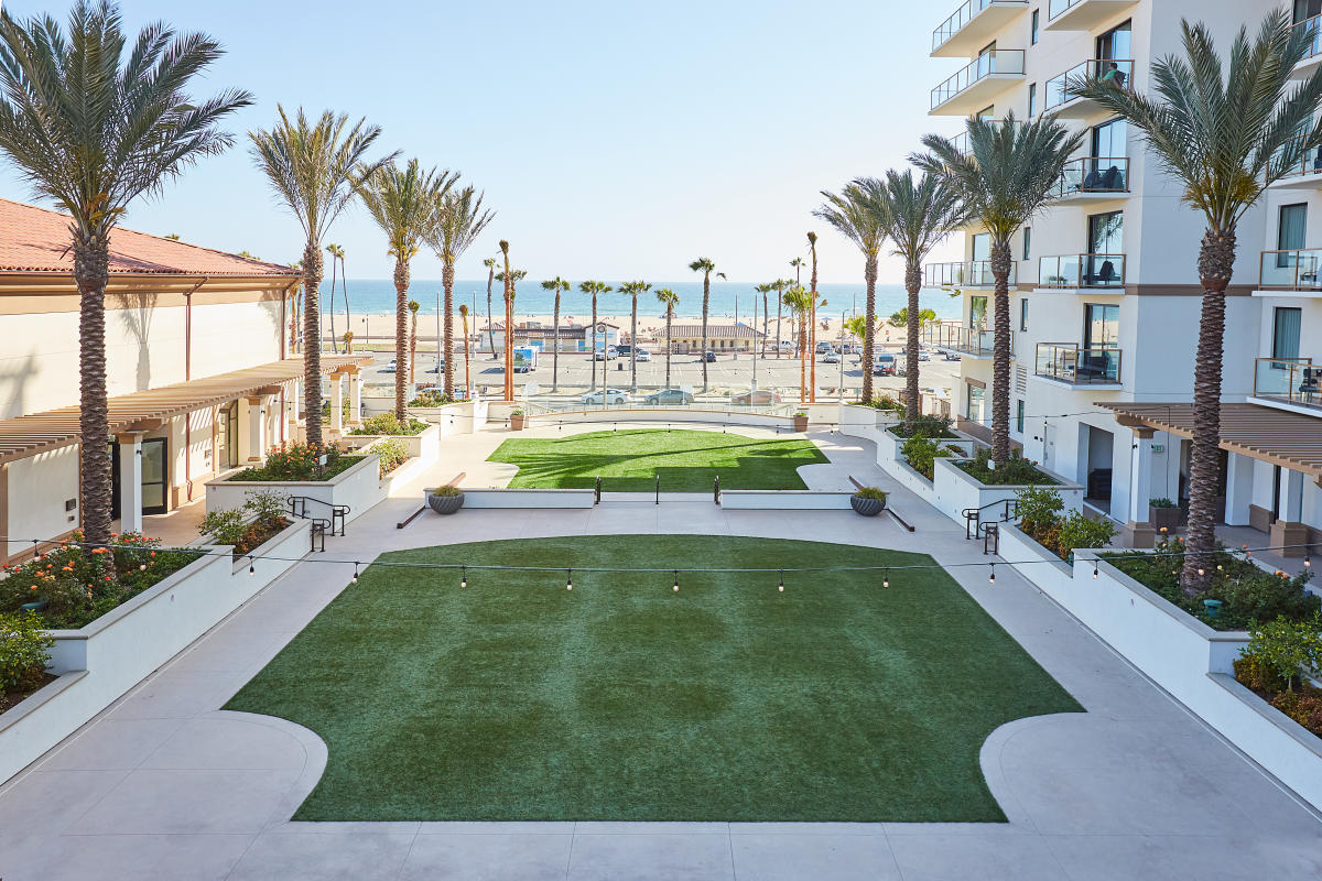 The Waterfront Beach Resort, a Hilton Hotel: Made For Meetings