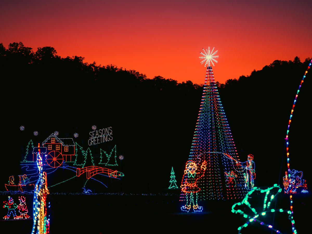 A Christmas Holiday Drive-Thru Light Show in the Great Smoky Mountains ...