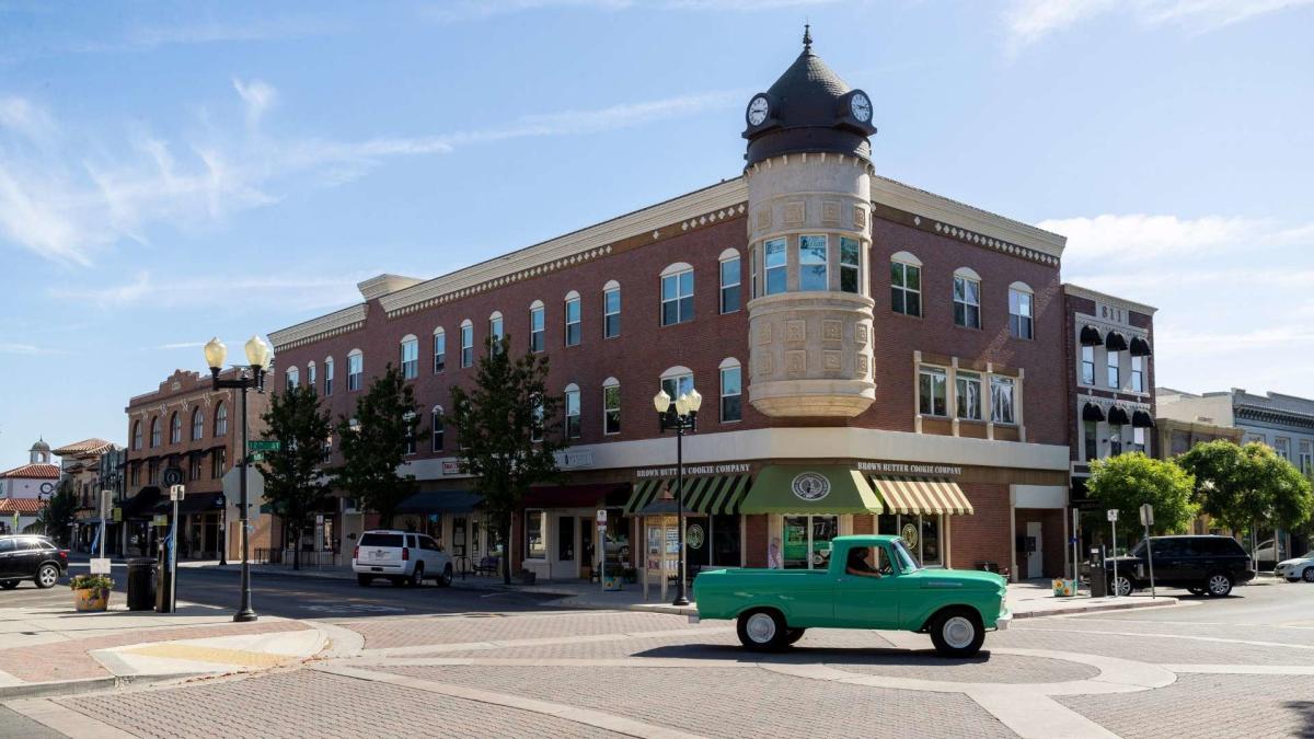 Downtown Paso Robles Entertains Everyone | Official Site of Paso Robles