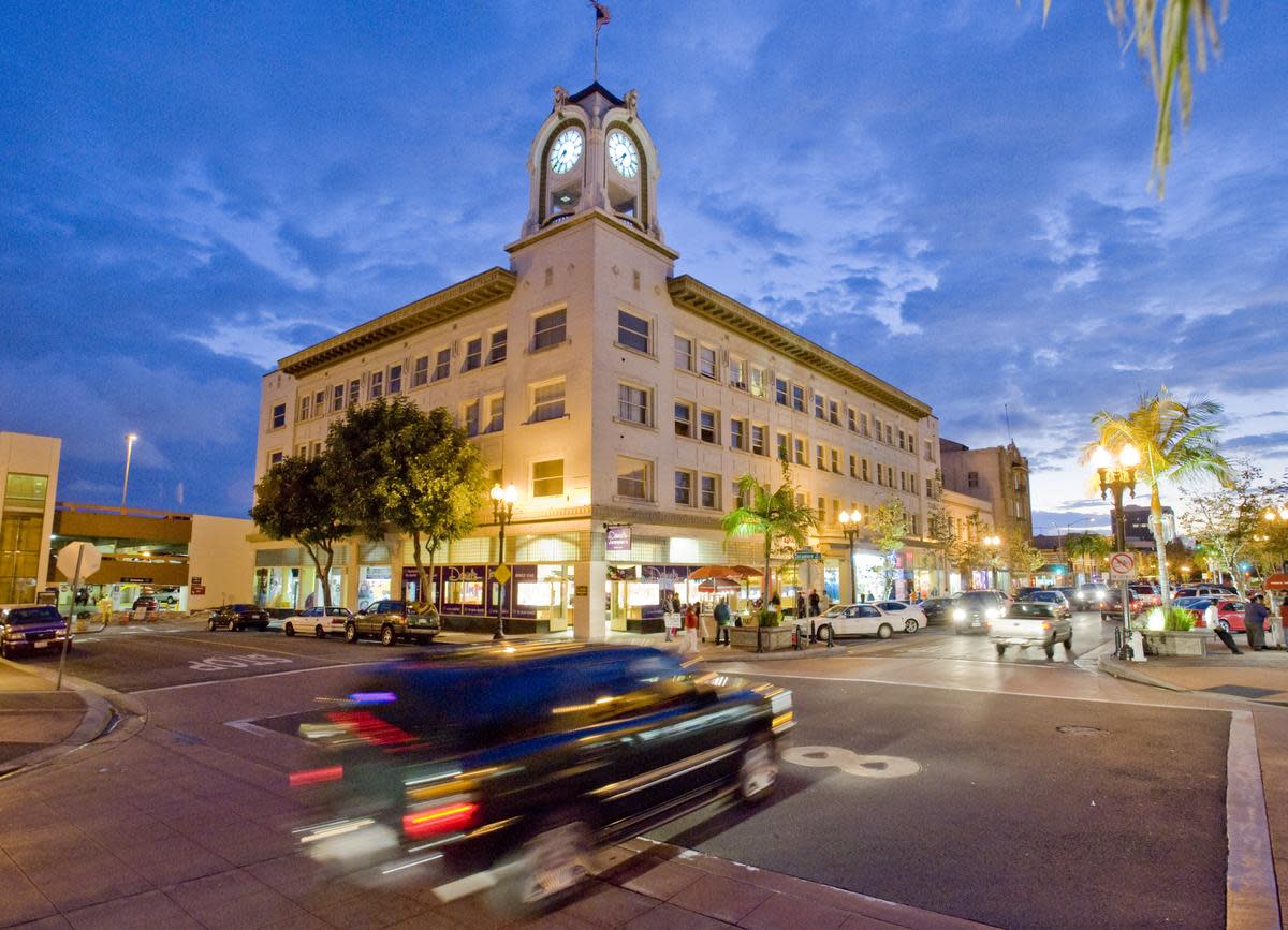 Downtown Santa Ana Historic District | Plant-Based Cuisine