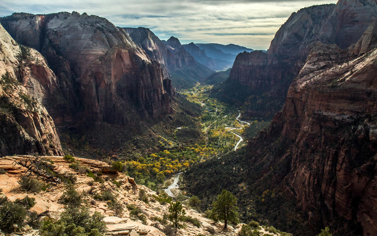 Breathtaking but Deadly: How to Safely Hike Angels Landing | Utah.com